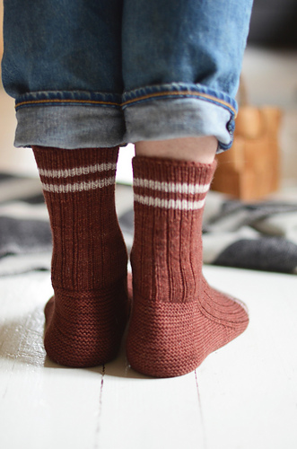 Ravelry: Oak Socks pattern by Veera Välimäki