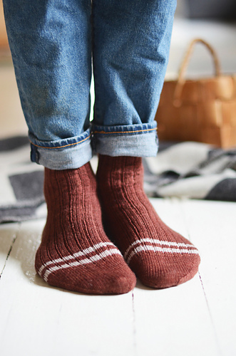 Ravelry: Oak Socks pattern by Veera Välimäki