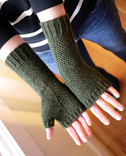 Ravelry: masonry mitts pattern by Vera Brosgol