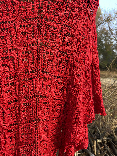 Ravelry: Ogee Flow Shawl pattern by verybusymonkey