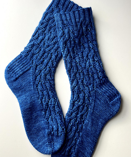 Ravelry: Indivisible Socks pattern by verybusymonkey