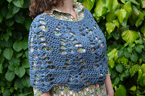 Ravelry: Poncho with lace pattern pattern by Annelies Baes