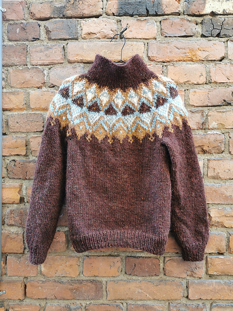 Ravelry: Palatsineule pattern by Heli Nikula