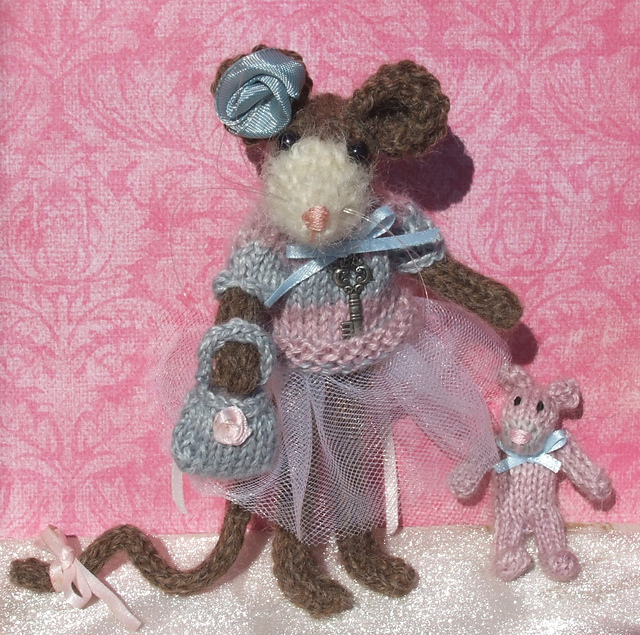 Ravelry: Mouse in Tutu pattern by ViolaSueKnits