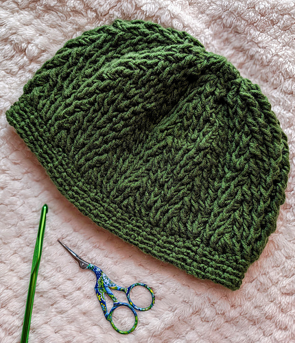 Ravelry: Wintergreen Beanie pattern by Viva