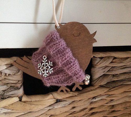 Ravelry: Christmas Robin Jumper pattern by Tricia Fothergill