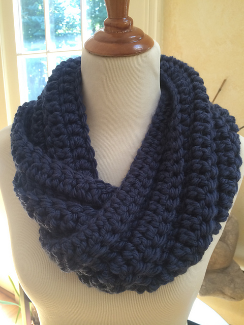 Ravelry: vivmyc's Chunky Ribbed Twisted Cowl