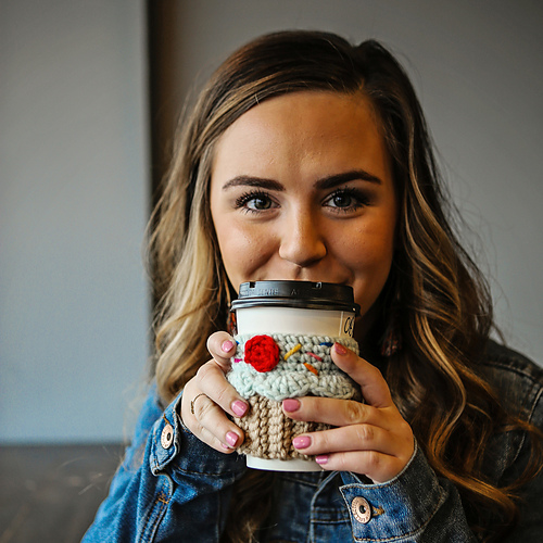 Ravelry: Cupcake Cup Cozy pattern by Vonnie Tang
