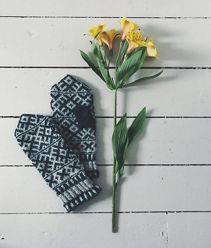 Ravelry: Finnish Midwinter Mittens pattern by Outi Kater