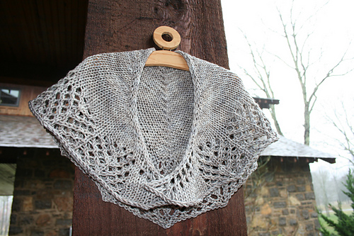 Ravelry: Litla Shoulder Warmer/Shawlette pattern by Larissa Brown