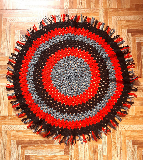 Ravelry: Granny Stripe Round Rug pattern by Shalini Modi