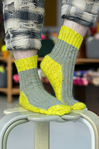 Ravelry: Mo Mod Socks pattern by Stephen West