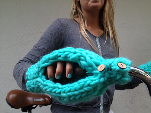 Ravelry: Biking Hand Mufflers pattern by Lone Eidseth