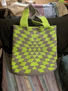 Ravelry: Reversible Triangles Bag pattern by Sara Mahmoud