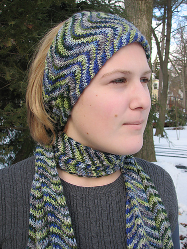 Ravelry: Chevron Scarf pattern by Joelle Hoverson
