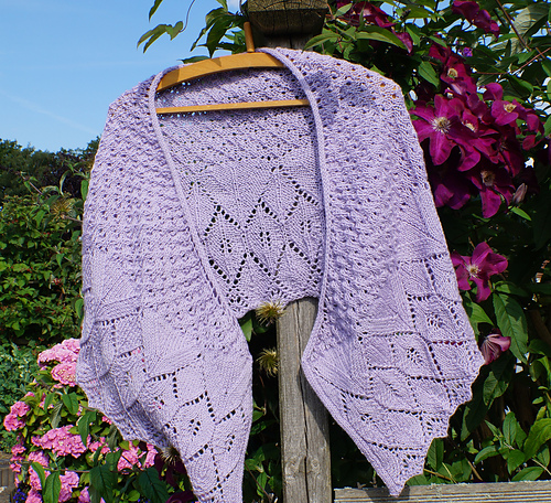 Ravelry: Dryad Beech Blossom / Dryade Buche Blüte pattern by Susann Hajjar