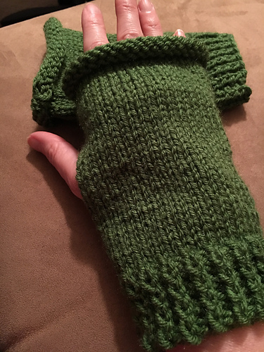 Ravelry: Roll-y Poll-y Mitts pattern by Casey Carroll