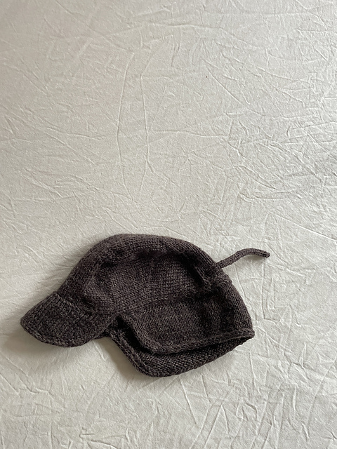 Ravelry: SNOWY SIDE CAP pattern by Elin Berlin