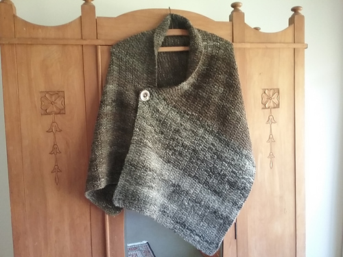 Ravelry: Easy Button Wrap pattern by susan murphy