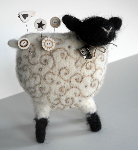 Ravelry: Felted Woolly Sheep pattern by Marie Mayhew