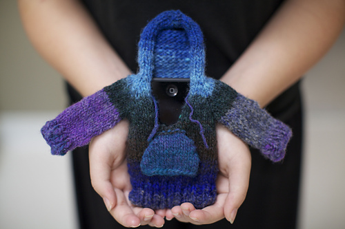 Ravelry: iPhoodie (ipod/iphone hoodie) pattern by Emily Vanek