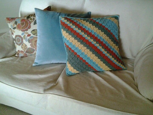 Ravelry: Diagonal Pillow pattern by Kathy Wigington