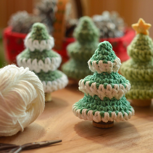 Ravelry: Mini Christmas Tree pattern by Nora Xu