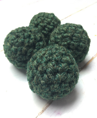 Ravelry: Quick and Sturdy Dryer Balls pattern by Jamie Bennett