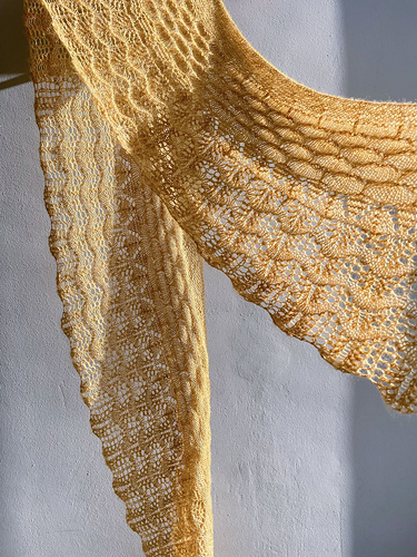 Ravelry: Eylul Shawl pattern by yamagara