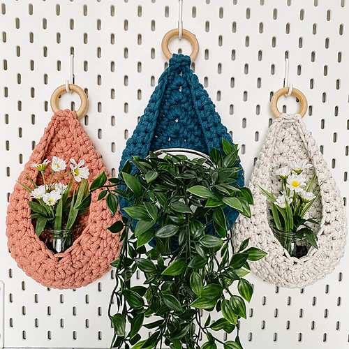 Ravelry: Raindrop Hanging Basket pattern by Rebecca Johnson