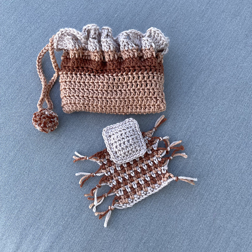 Ravelry: Cradle Purse/Church Purse pattern by Lisa Victoria @ YarnChick40