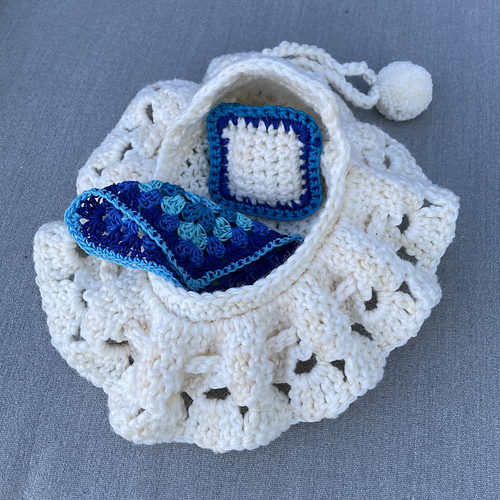 Ravelry: Cradle Purse/Church Purse pattern by Lisa Victoria @ YarnChick40