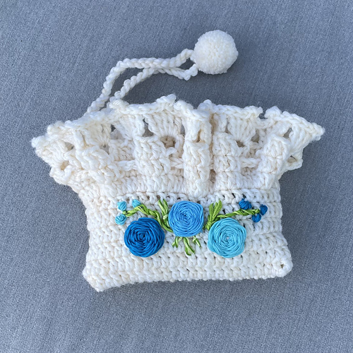 Ravelry: Cradle Purse/Church Purse pattern by Lisa Victoria @ YarnChick40