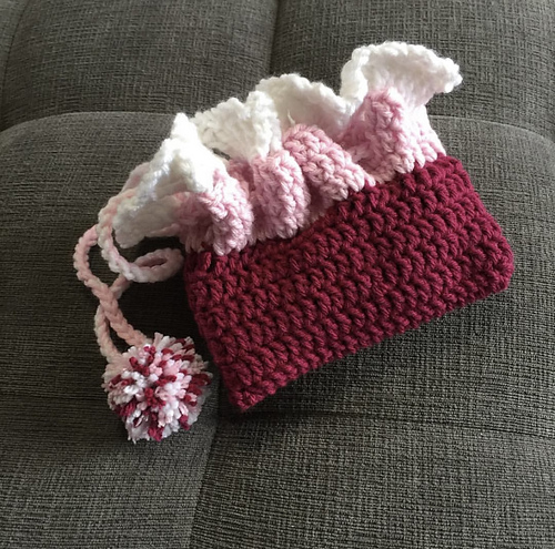 Ravelry: Cradle Purse/Church Purse pattern by Lisa Victoria @ YarnChick40