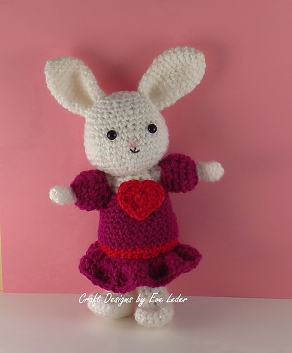 Ravelry: Valentine Bunny pattern by Eve Leder