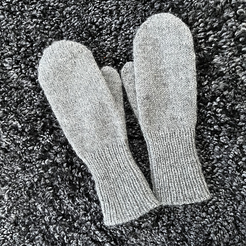 Ravelry: Yarnesty mittens pattern by Anna Friberg