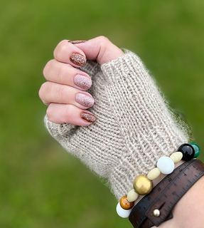 Ravelry: Yarnesty's Half Mittens pattern by Anna Friberg