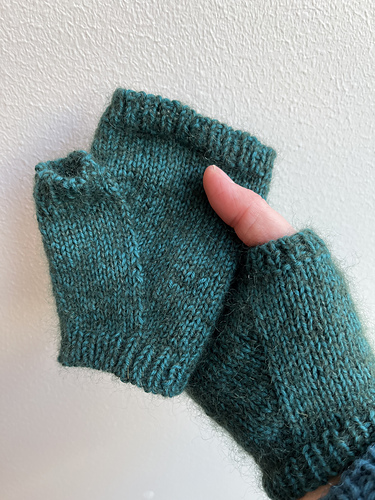 Ravelry: Yarnesty's Half Mittens pattern by Anna Friberg