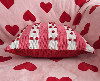 Ravelry: Candycake Pop Cushion pattern by Fatima Brazil