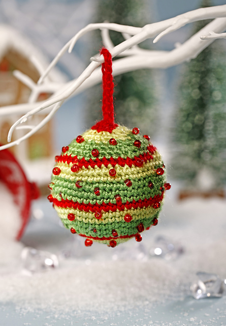 Ravelry: Beaded Christmas Bauble pattern by Tracy Coldwell