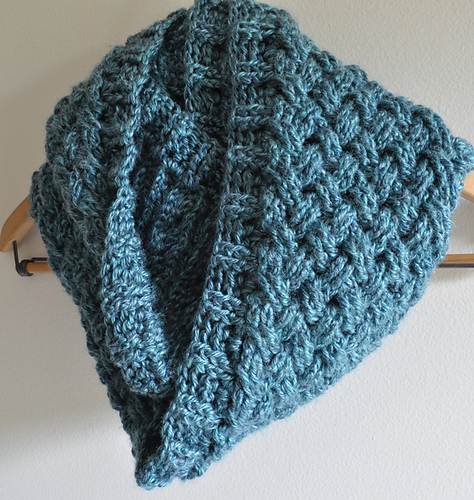 Ravelry: Emerald Celtic Weave Infinity Scarf pattern by Bonnie Barker