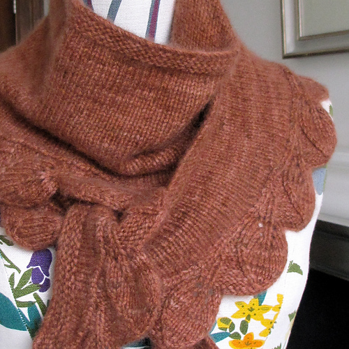 Ravelry: Cedar Leaf Shawlette pattern by Alana Dakos