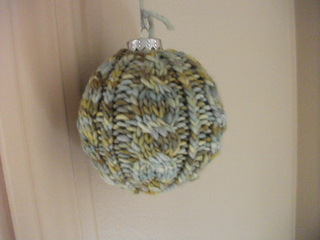Ravelry: yoTX's Cable ornament 2012