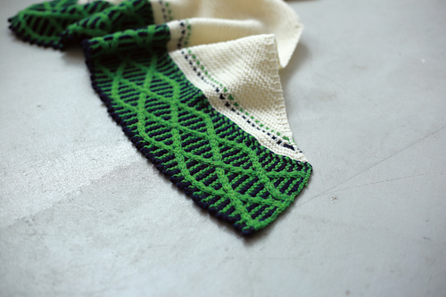 Ravelry: Kujaku Shawl pattern by Justyna Lorkowska