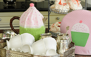 Ravelry: Cupcake tea cosy pattern by Jenny McDiarmid