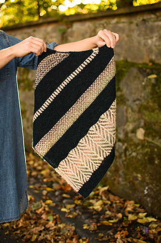 Ravelry: Creel cowl pattern by Ysolda Teague