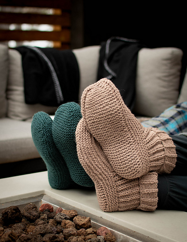 Ravelry: Cabin slippers pattern by Ysolda Teague