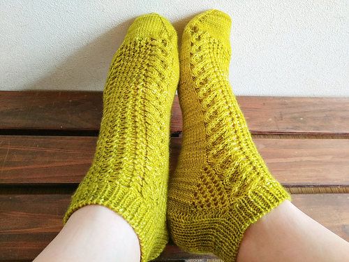 Ravelry: Rivulet Socks pattern by Yuki Ueda