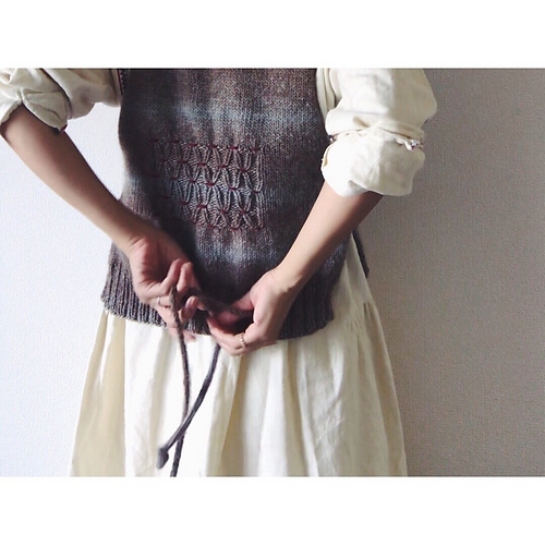 Ravelry: Hyldemoer vest pattern by Yuko shimizu