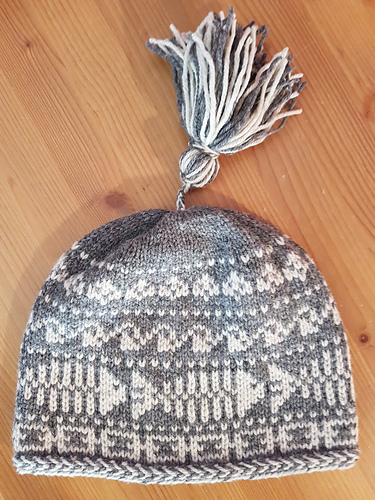 Ravelry: Fishbones Skull Cap pattern by Lisa McFetridge